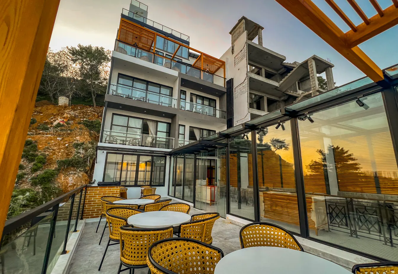 Top 100 Hotels in Pakistan - Luxury & Comfort Across Cities and Valleys