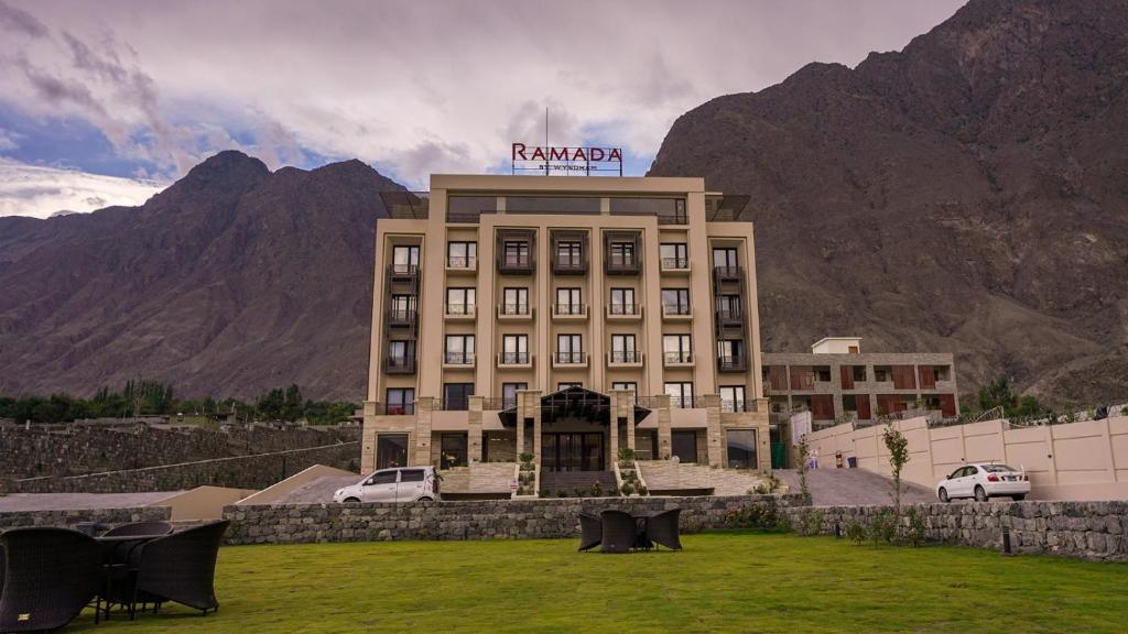 Top 100 Hotels in Pakistan - Luxury & Comfort Across Cities and Valleys