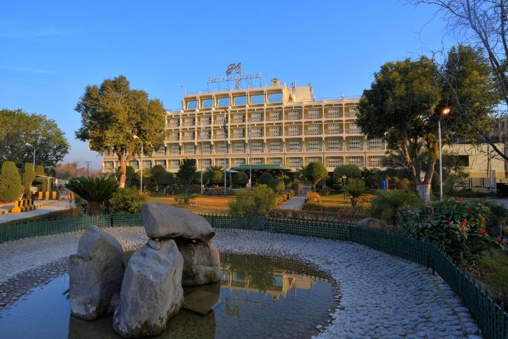 Top 100 Hotels in Pakistan - Luxury & Comfort Across Cities and Valleys